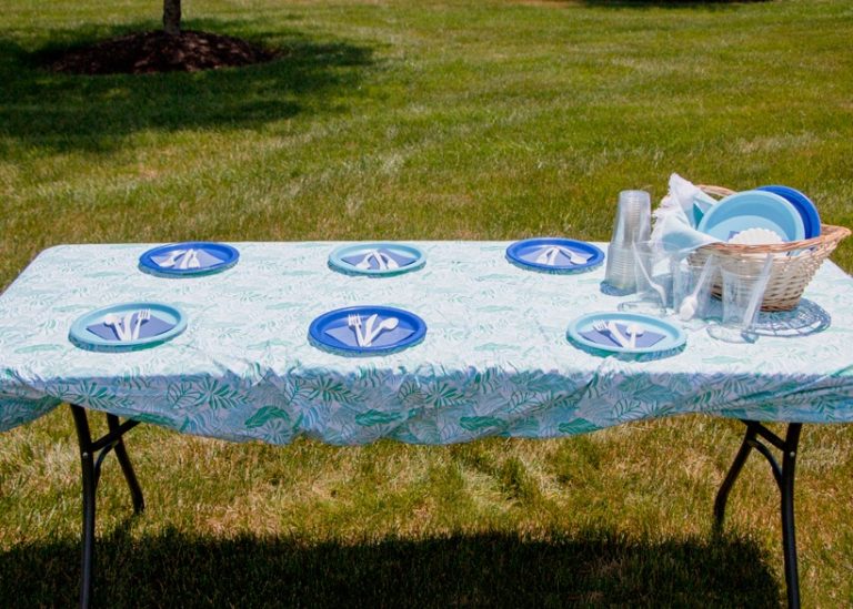 How to Host a Worry-Free Picnic - Martin's Famous Potato Rolls and Bread