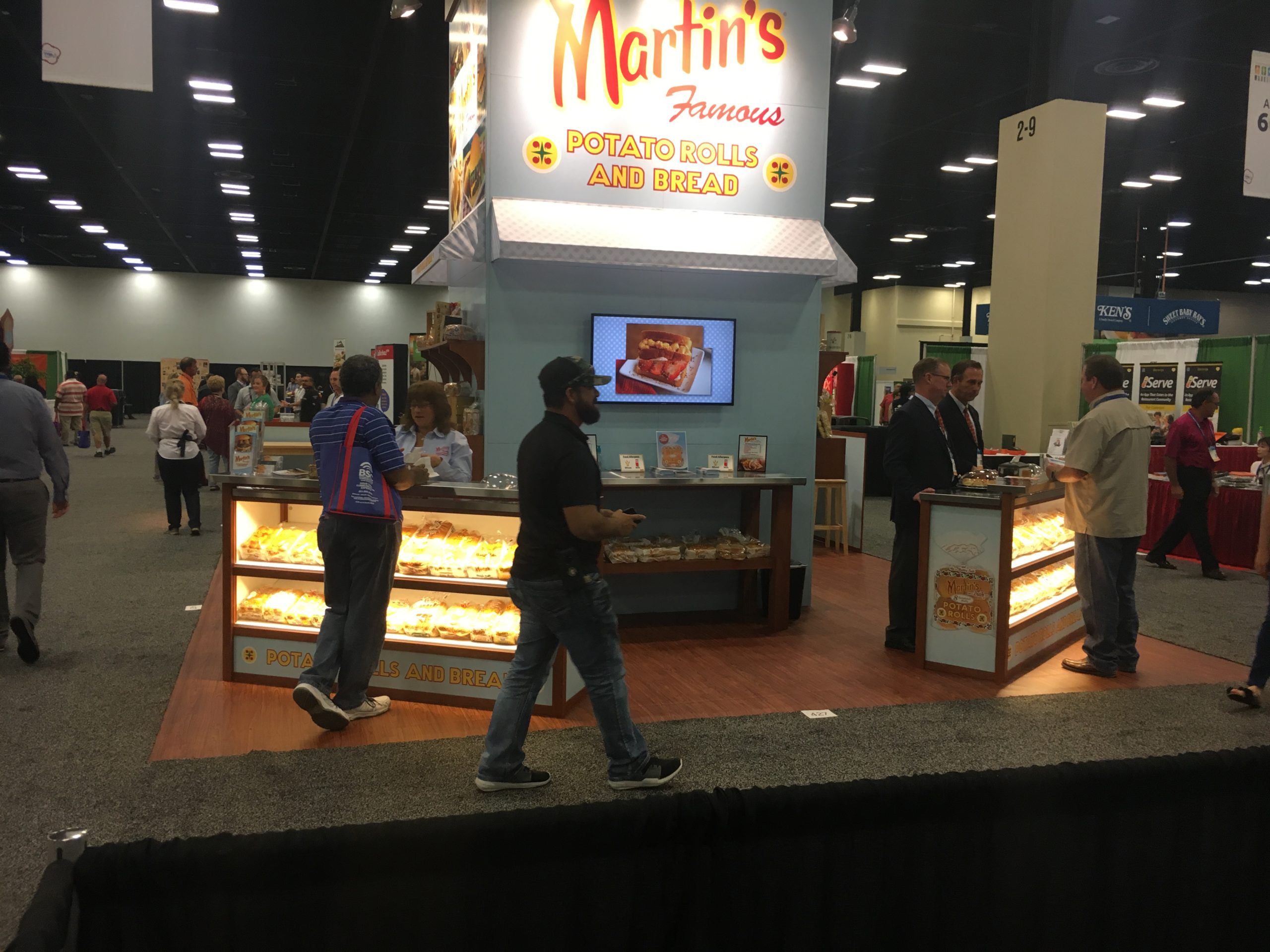 TRA-Marketplace-2018 - Martin's Famous Potato Rolls and Bread